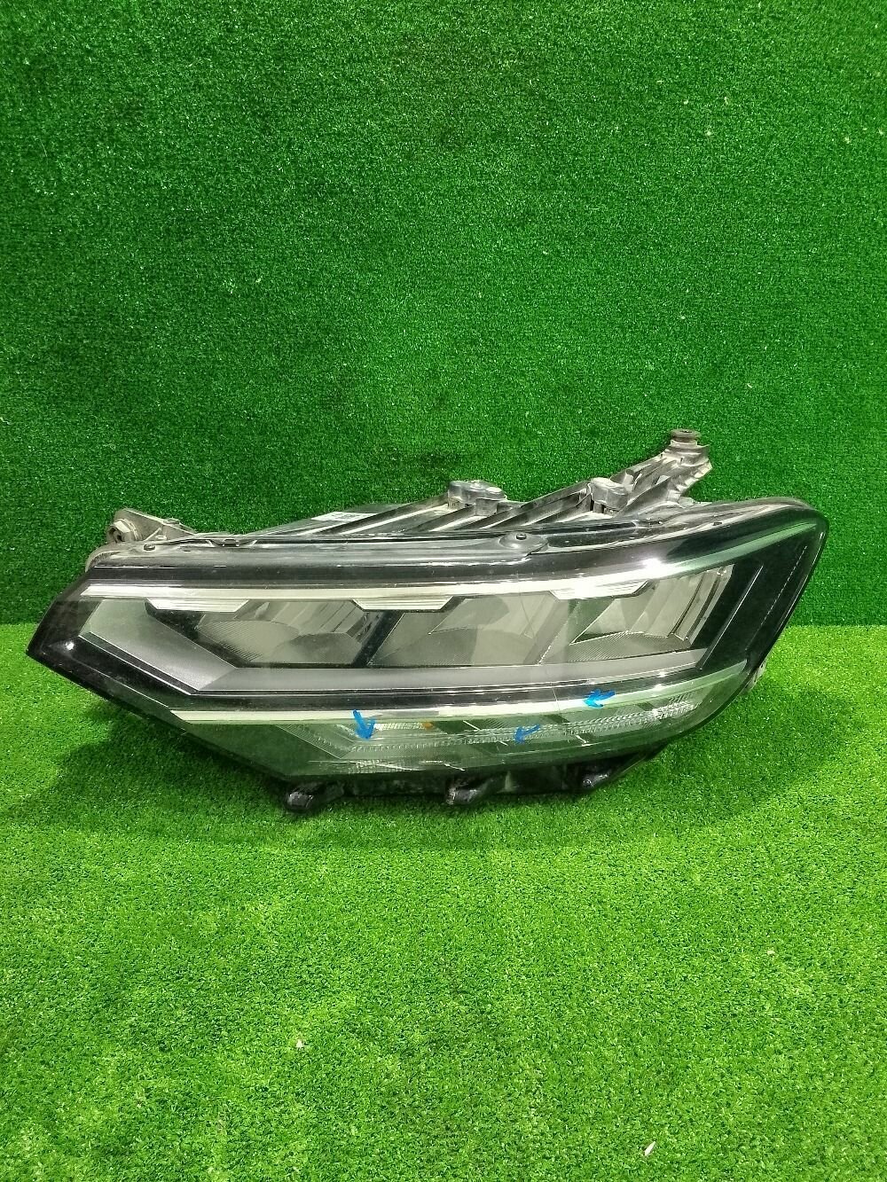 Фара левая Volkswagen Passat B8 стекло треснуто Б/У с пробегом