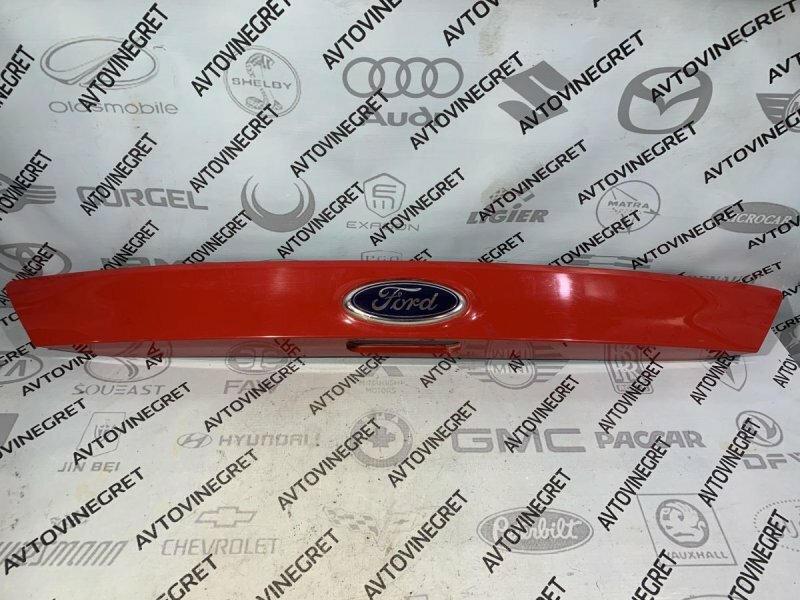 Накладка крышки багажника Ford Focus 3 Б/У с пробегом