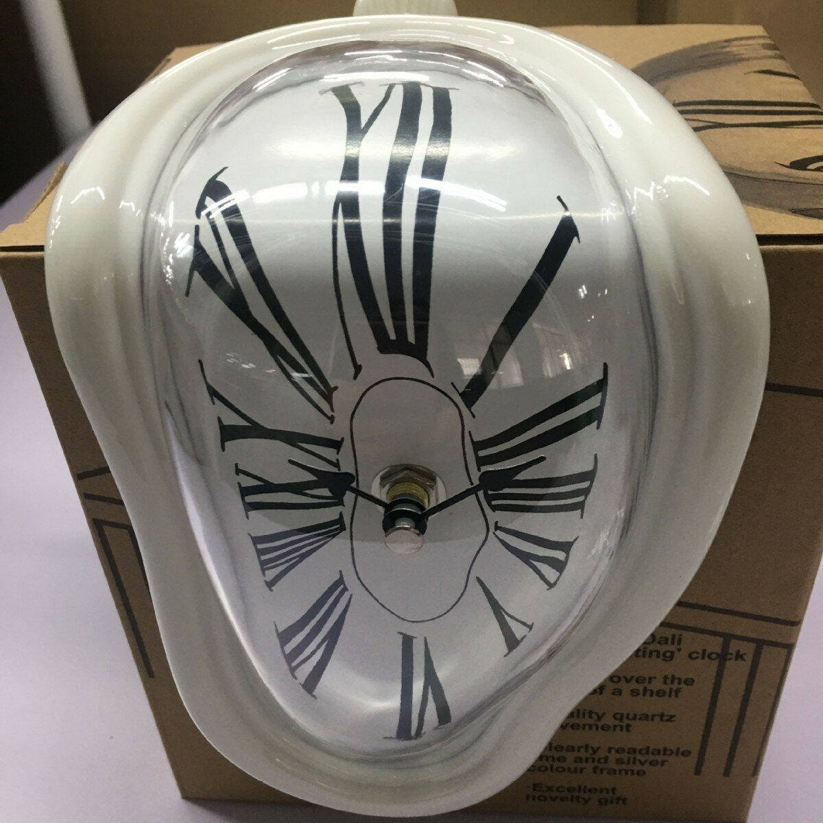 Кросс-бордерные ретро бесшумные витые художественные часы, декор для высококлассной комнаты, настольные часы для гостиной, тающие настенные часы