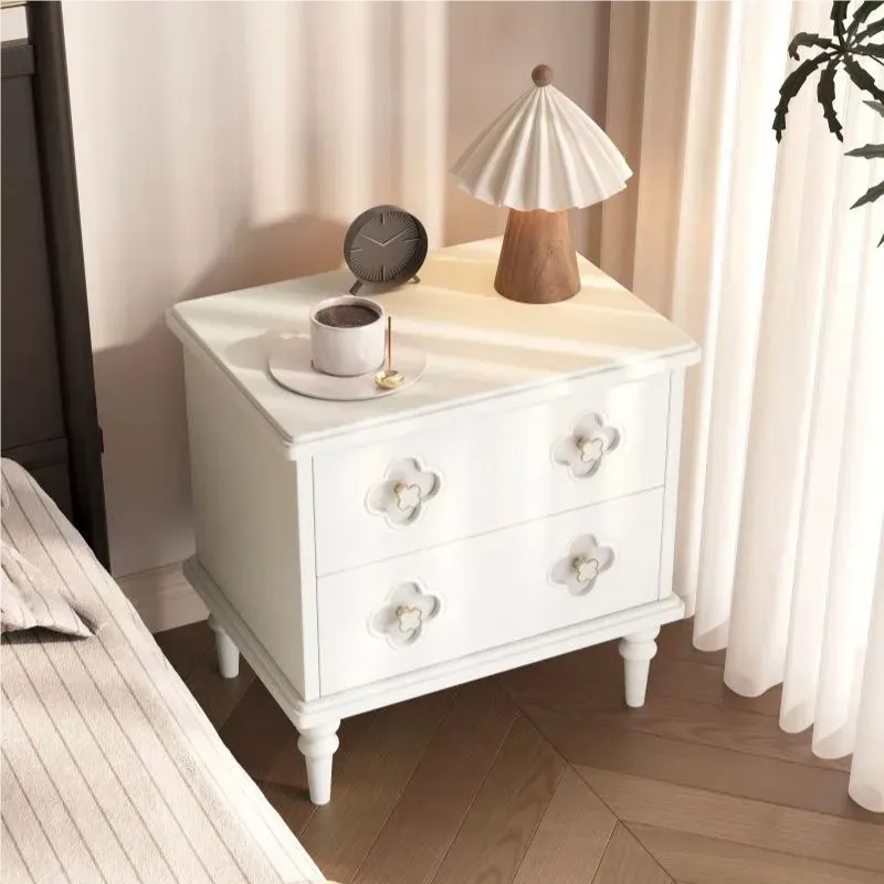 Тумбочка для спальни в стиле французского ретро с ручками в виде четырехлистника, 2 ящика, белое