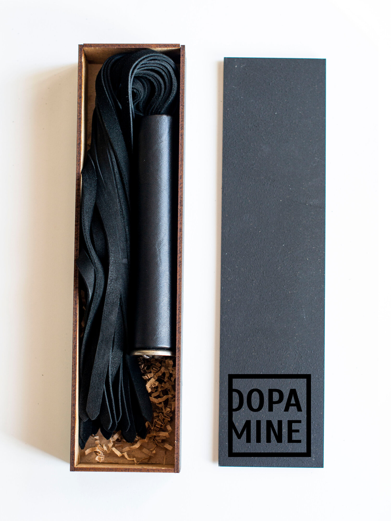 Плётка кожаная ручной работы готика