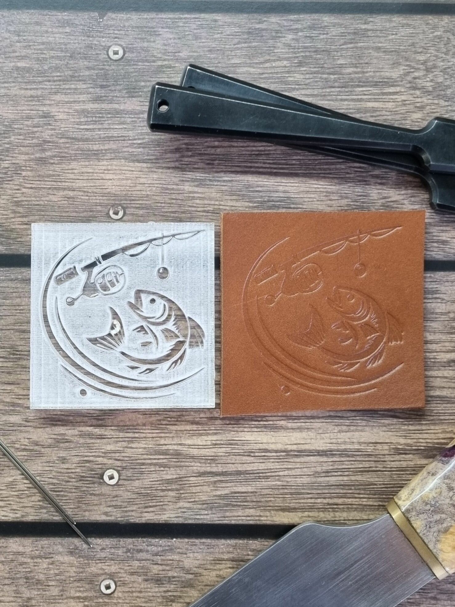 Акриловое клише для тиснения по коже " На крючке 2" . Подходит для изготовления и оформления обложек.