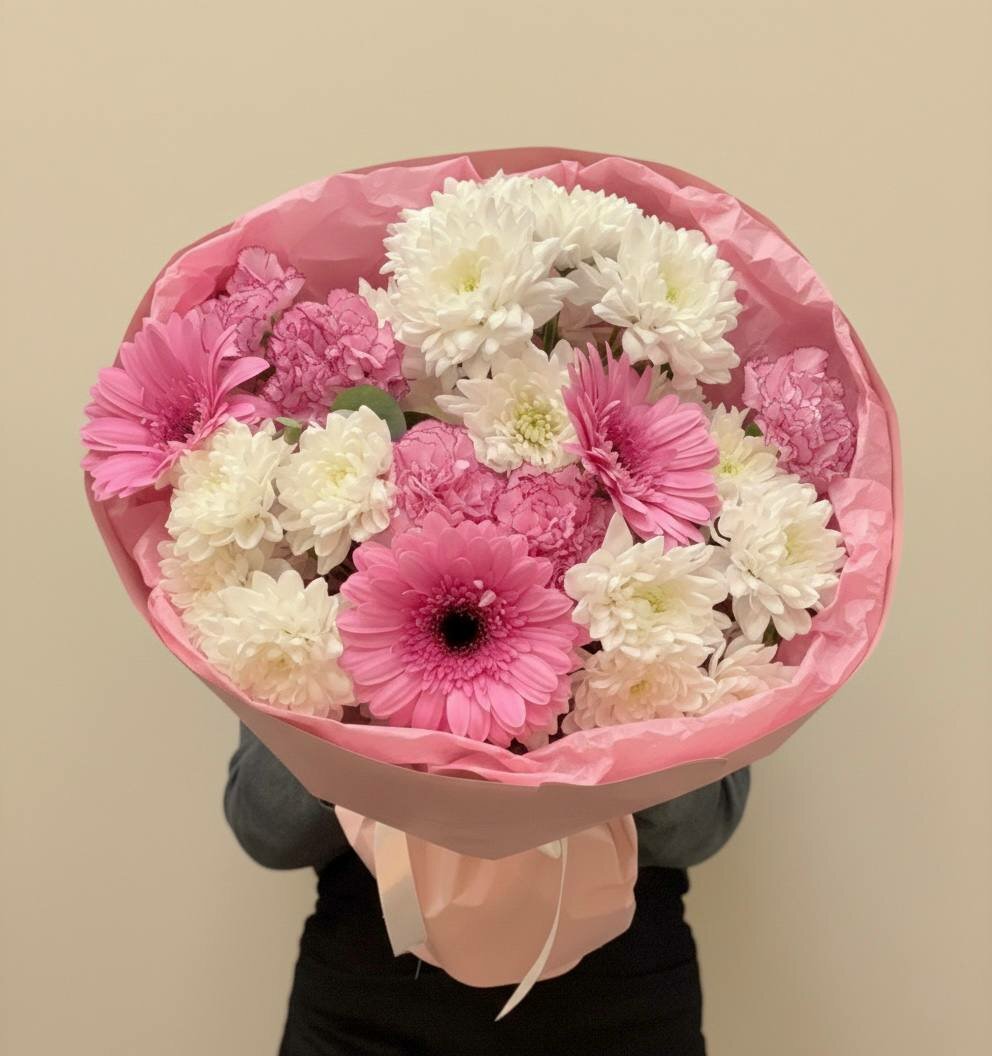 Авторский букет из герберы, хризантемы кустовой и гвоздики