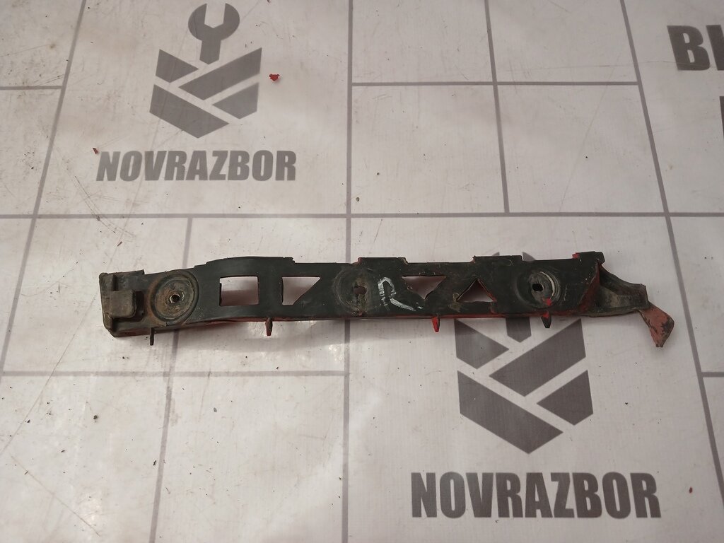 Кронштейн заднего бампера правый Opel Astra H / Family 2004 >