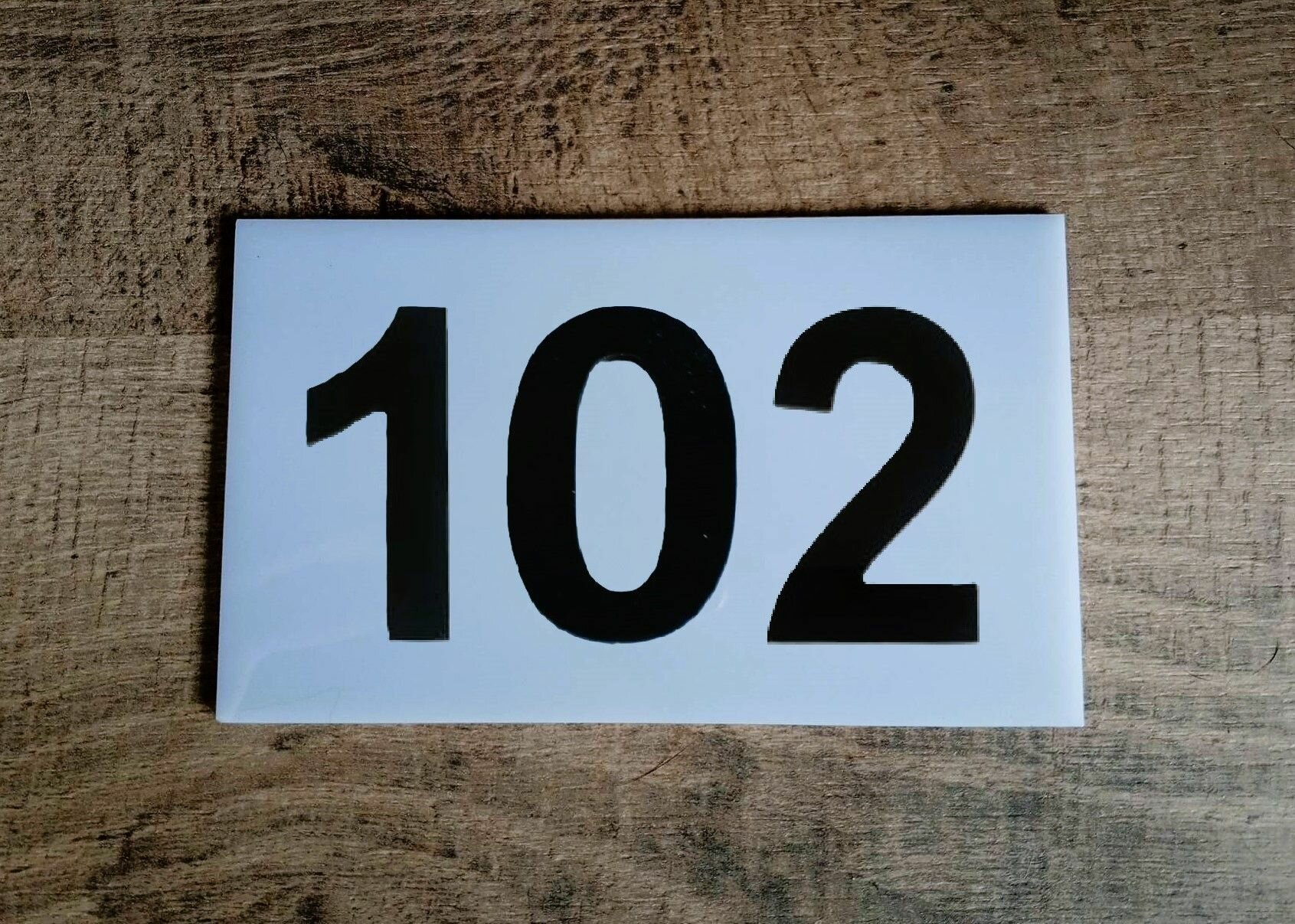 Цифры на дверь, табличка с номером 102