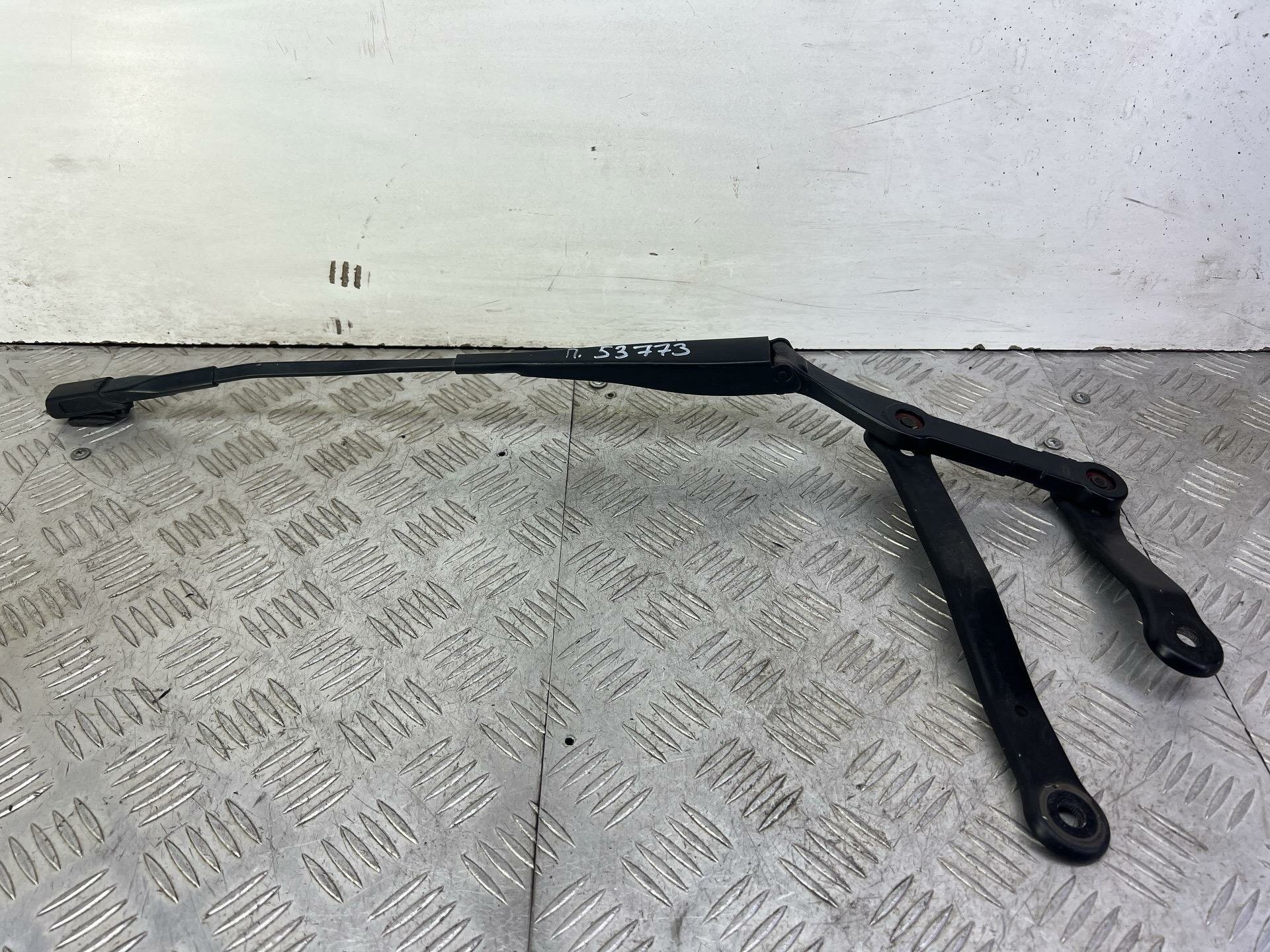 Поводок стеклоочистителя левый Mercedes-Benz E W213 (2016 - 2021) A2138200344