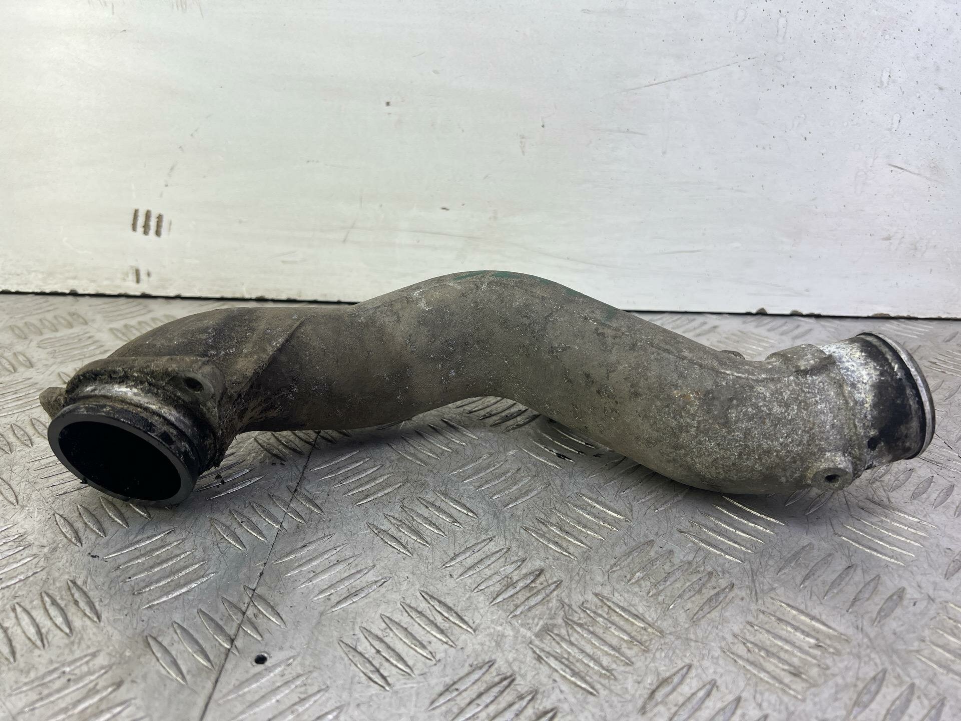 Патрубок интеркулера Mazda 6 (2002 - 2005)