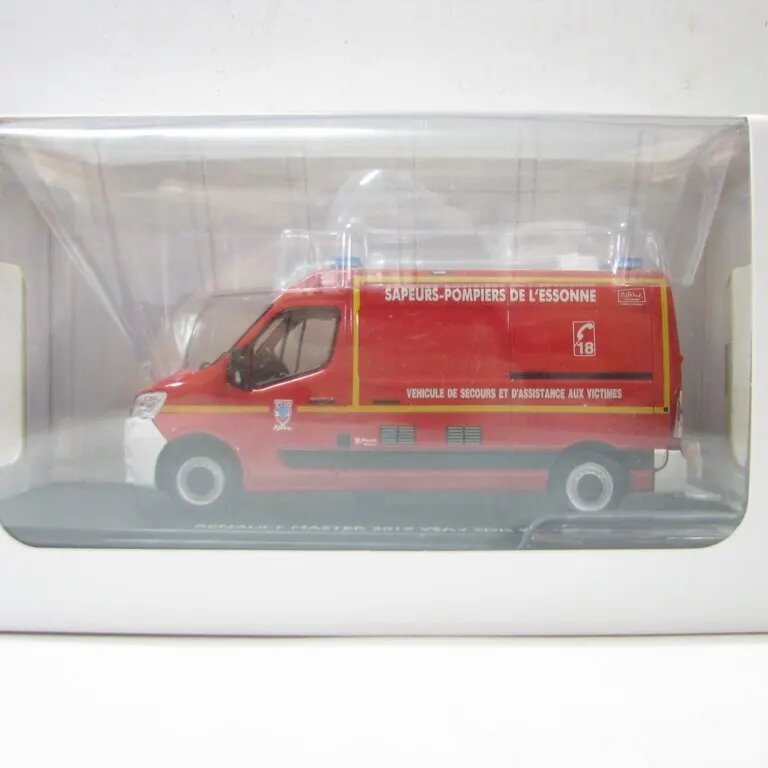 Металлическая модель автомобиля скорой помощи RENAULT MASTER 2019 ELIGOR 1:43