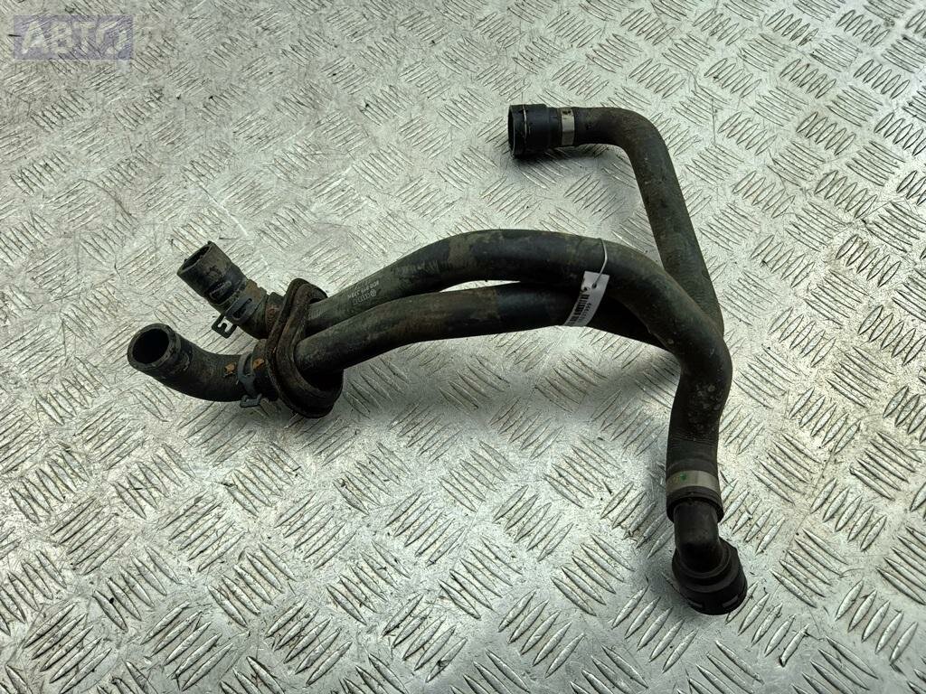 Патрубок отопителя (печки) Volkswagen Passat B5+ (GP)