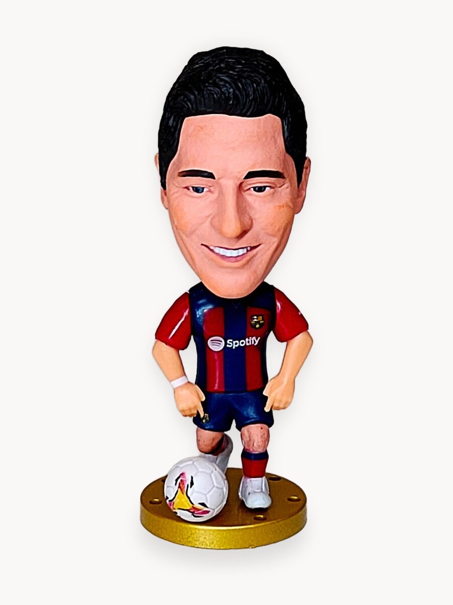 Игрушки фигурки футболиста коллекционные Левандовский Барселона