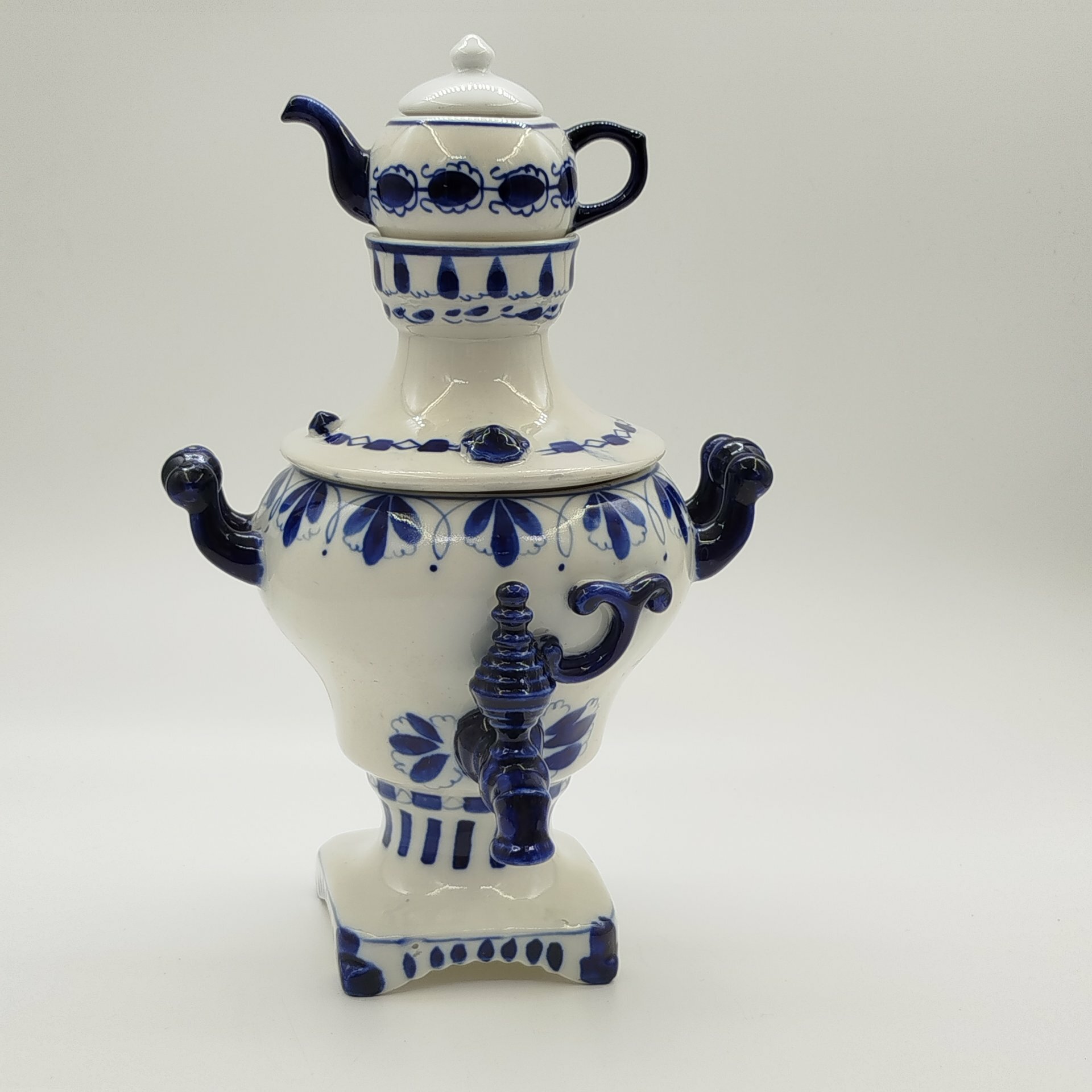 Самовар декоративный с миниатюрным чайником, фарфор, роспись