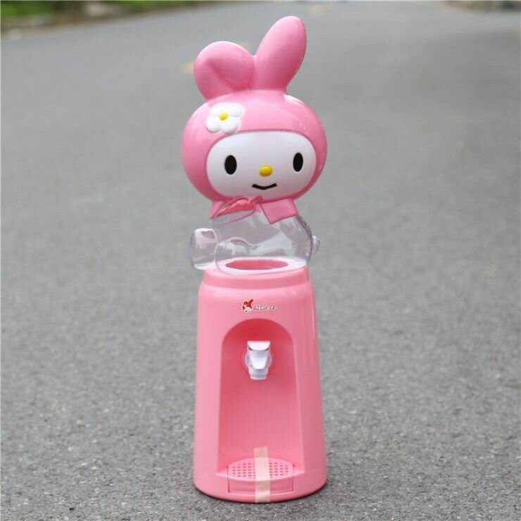 Кулер для воды 2 литра, Hello KittyДетский кулер для воды украсит детскую, кухню или офис и станет