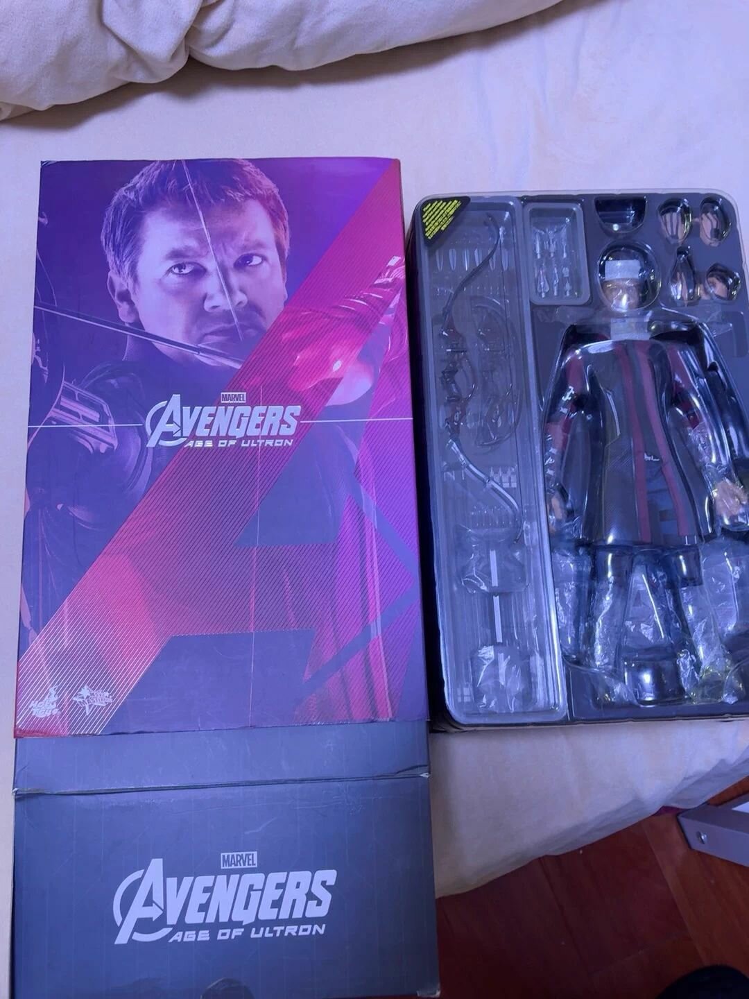 Коллекционная фигурка 1/6 Сокол от Hot Toys из фильма Мстители: Эра Альтрона