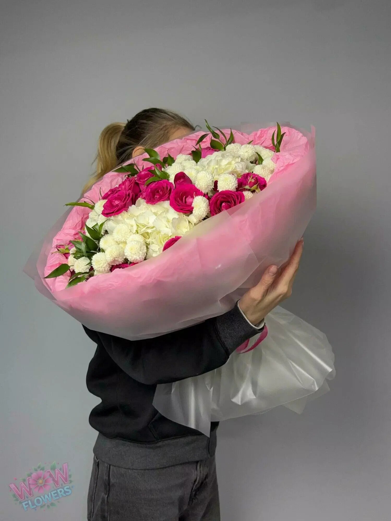 Кустовая роза, хризантема, гортензия, рускус, оформление, 21 шт