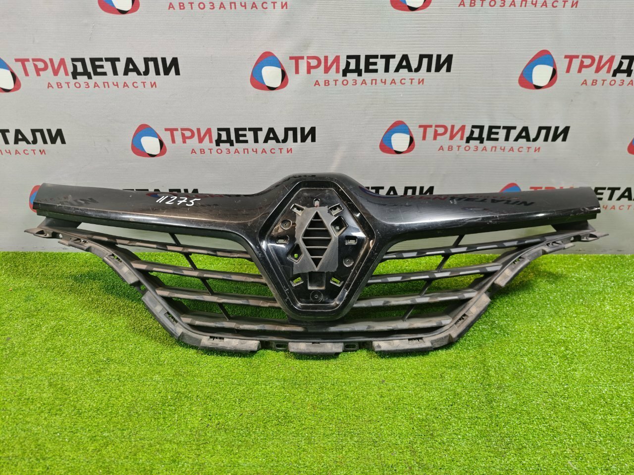 Решетка в бампер Renault Kaptur 2017 (б/у)