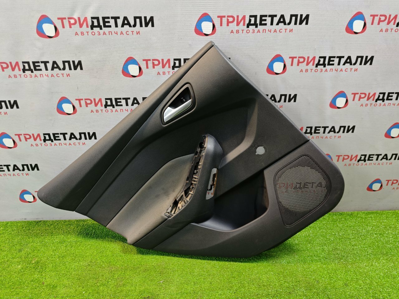 Обшивка боковой двери Ford Focus 1.6 PNDA 2012 задн. лев. (б/у)