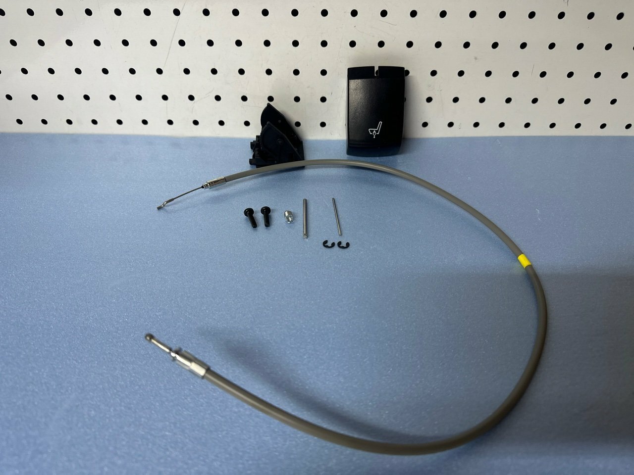 Кнопка регулировки сиденья SCANIA P R G 5 серия (скания)