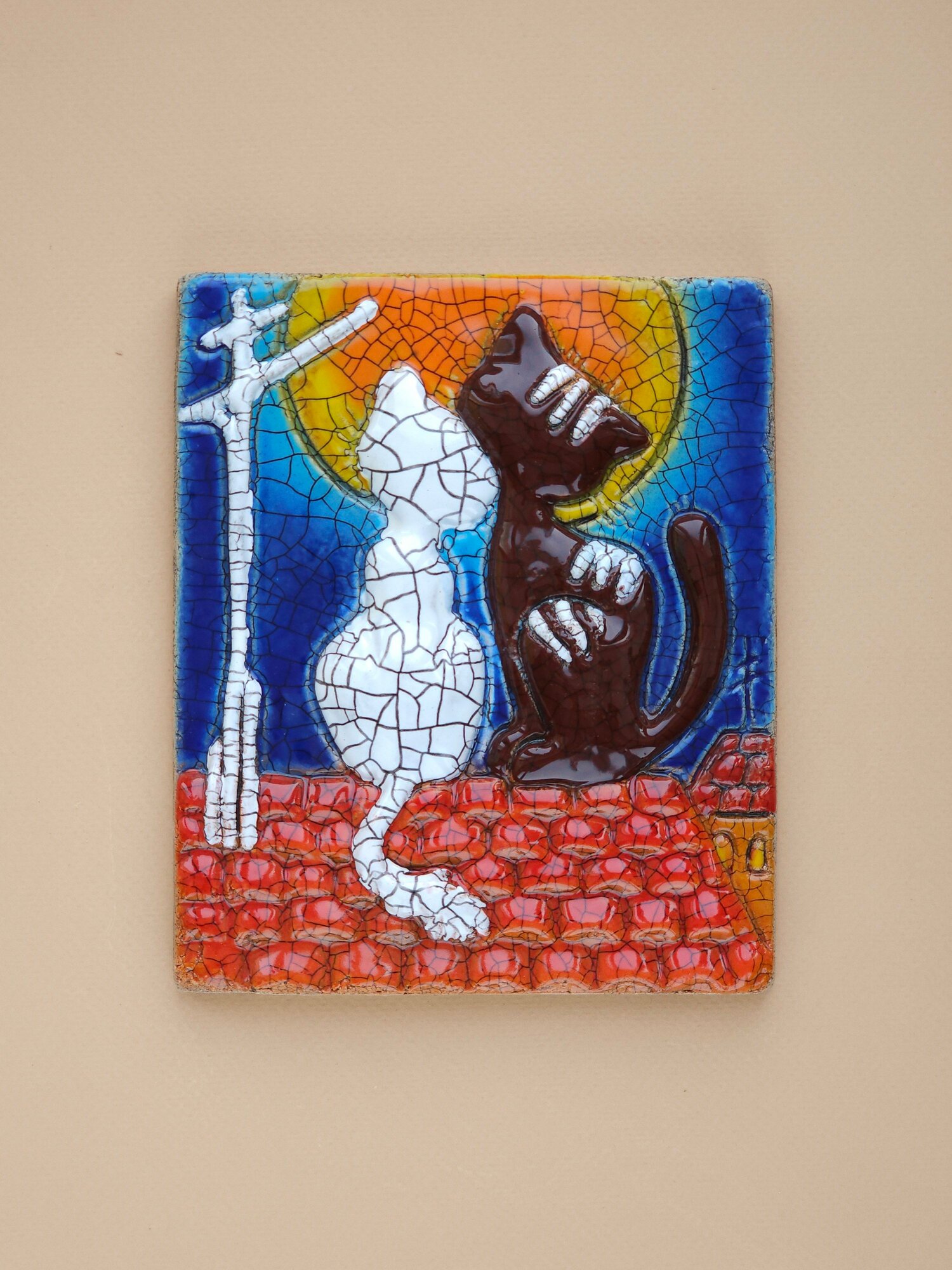 Влюбленные коты. Панно, изразец, плакетка, украшение настенное интерьерное. Ярославская майолика. Керамика ручной работы. Сделано в России.