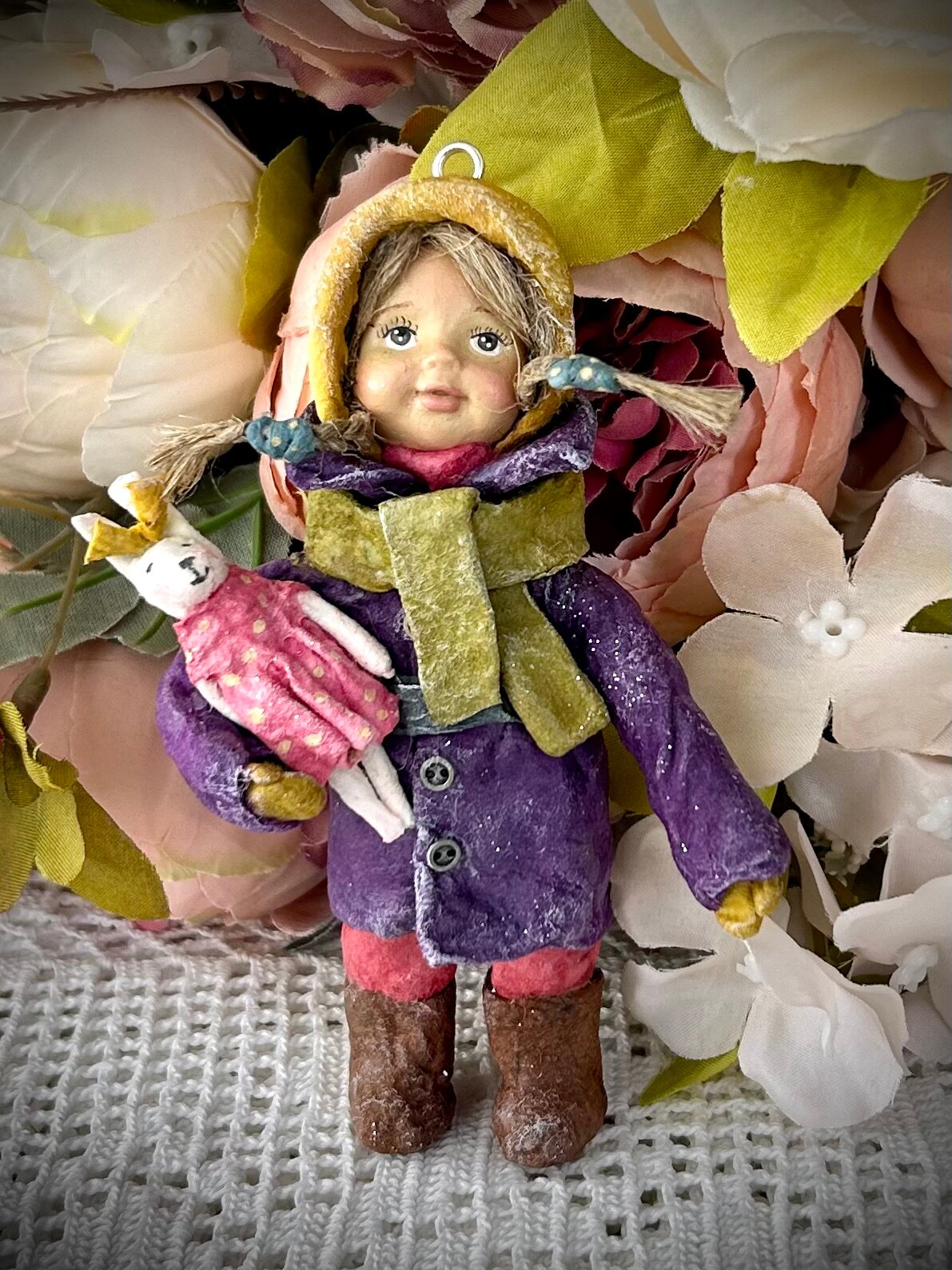 Девочка с мишкой. Ёлочная игрушка с подвесом. Ручная работа, выполнена из ваты.