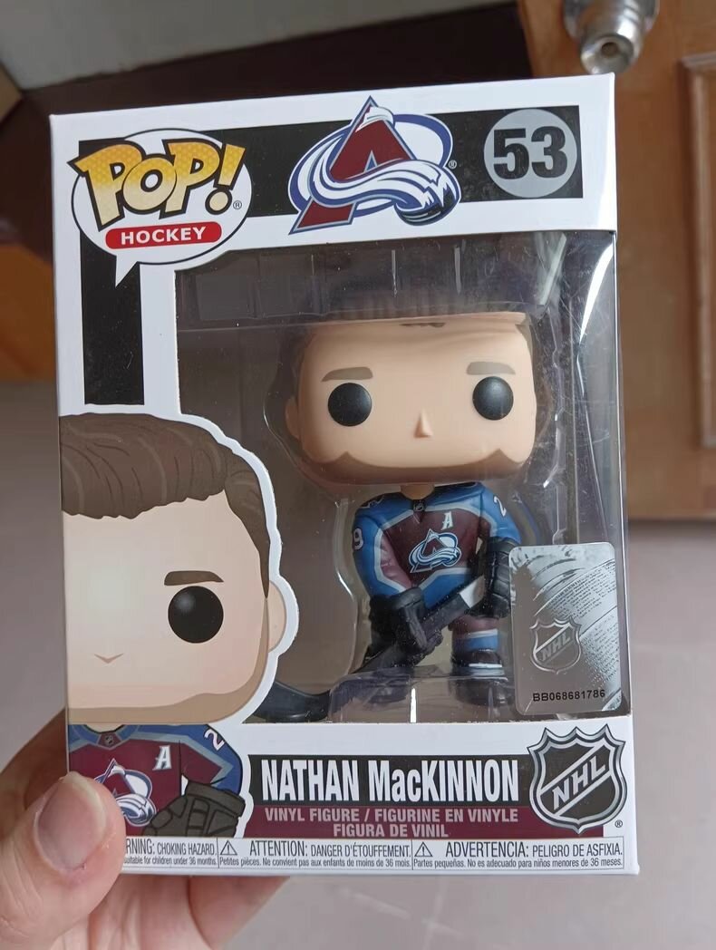Фигурка Натана МакКиннона, хоккеист Colorado Avalanche №53
