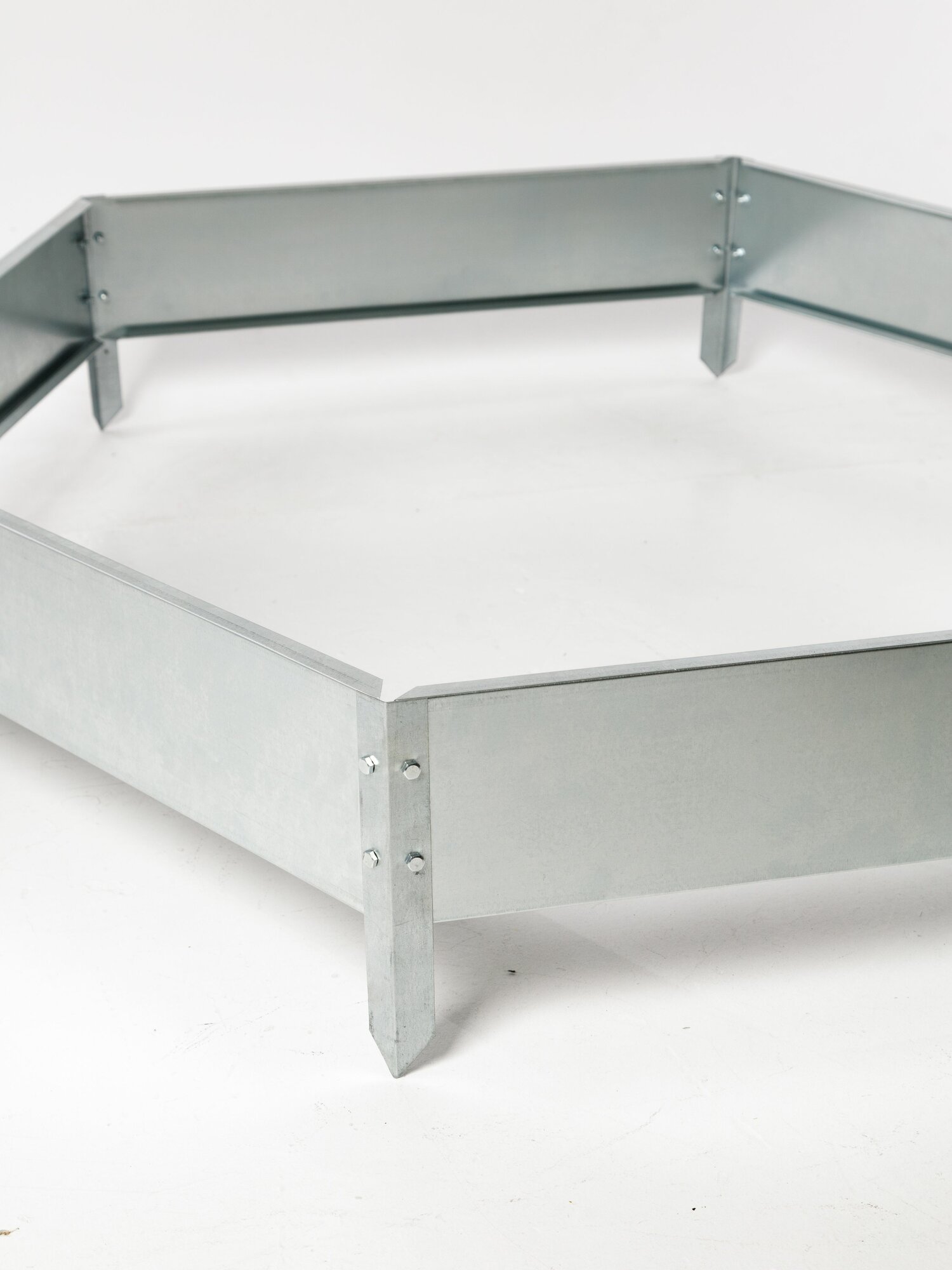 Клумба садовая, грядка оцинкованная, Диаметр клумбы 80 см.