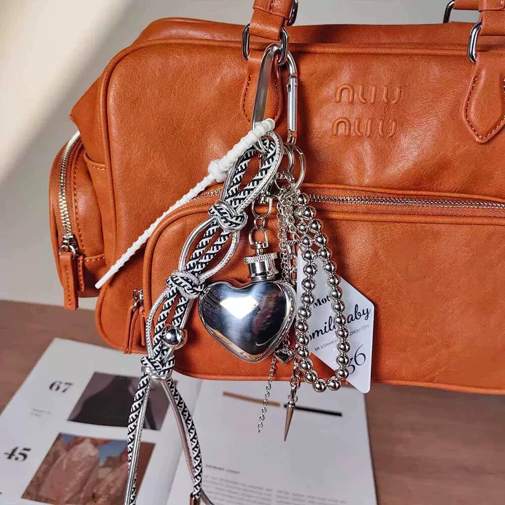 Сердце с бутылкой вина в стиле Miu для сумок