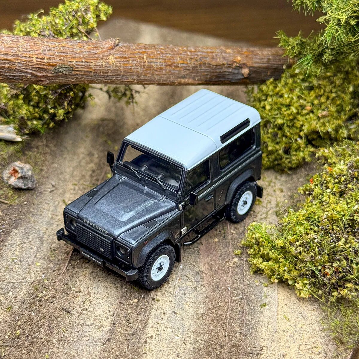 Коллекционная модель автомобиля TAKARA TOMY Defender 90 1:64 A