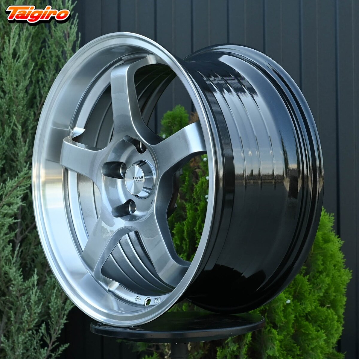 Комплект литых дисков R17 Advan GT 8.5J ET33 5*114.3 Серебро (F077)