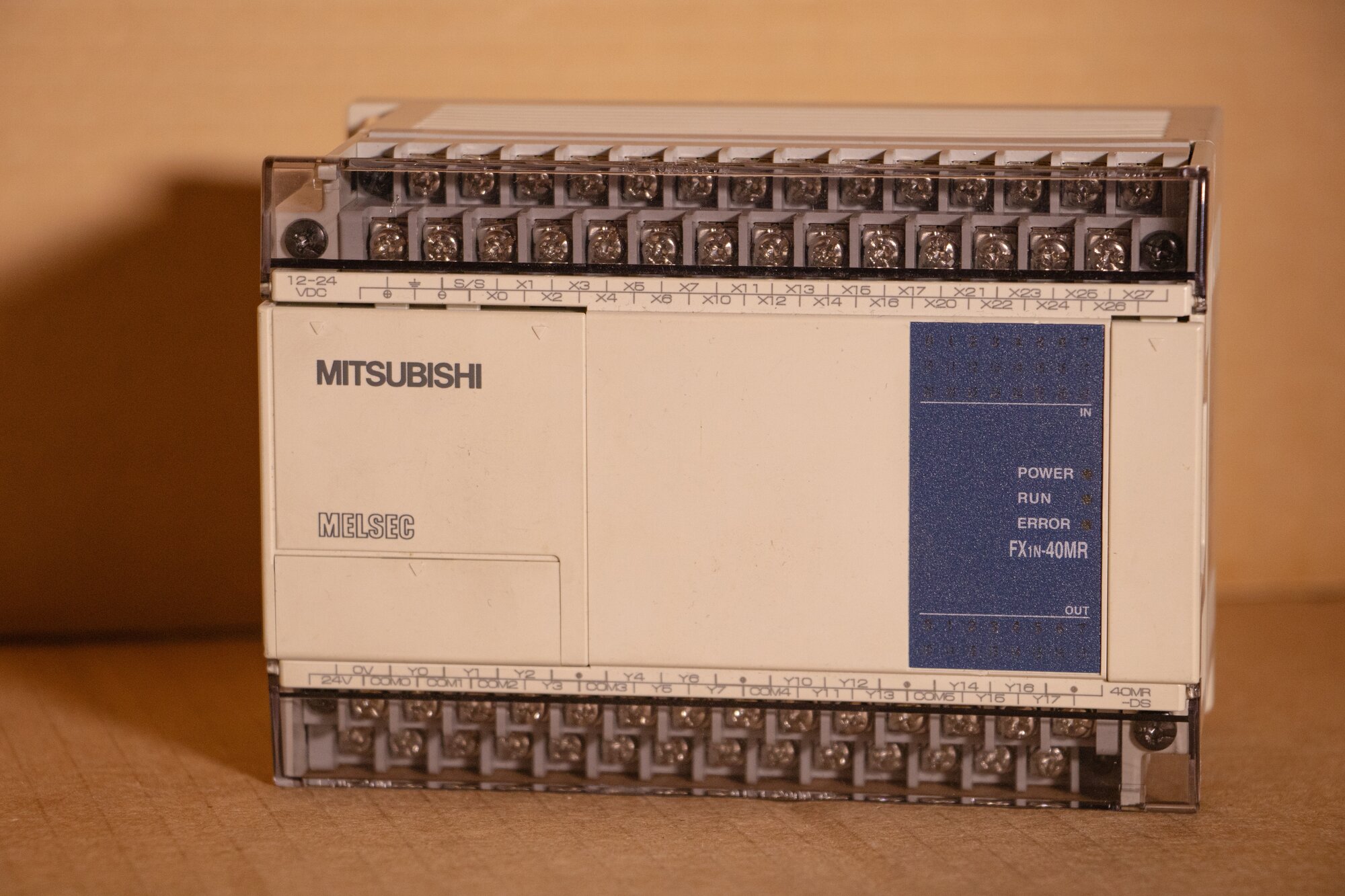 Новый оригинал Программируемый контроллер Mitsubishi FX1N-40MR-DS