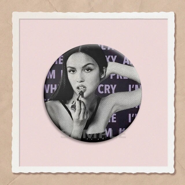 Брошь Olivia Rodrigo бабочка 32/50 мм