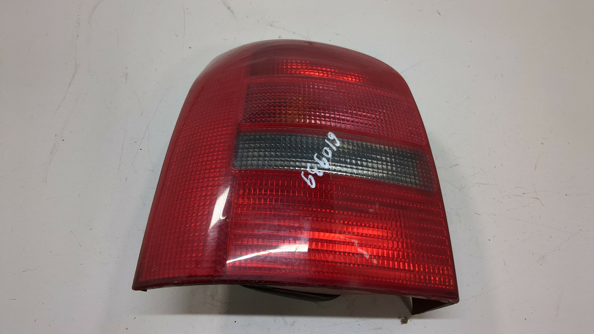 Фонарь (задний) левый Audi A4 (B5) Б/У