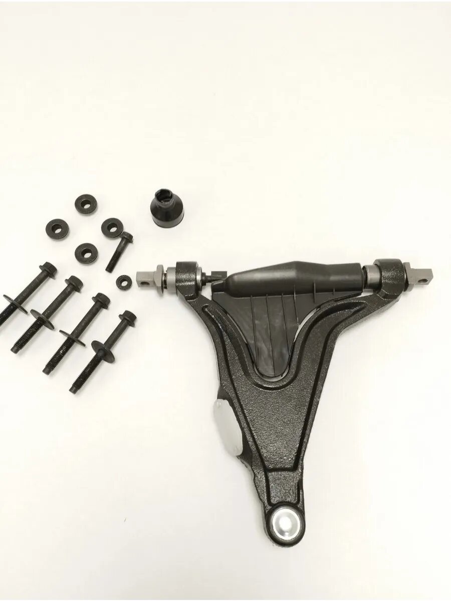 Рычаг передний правый