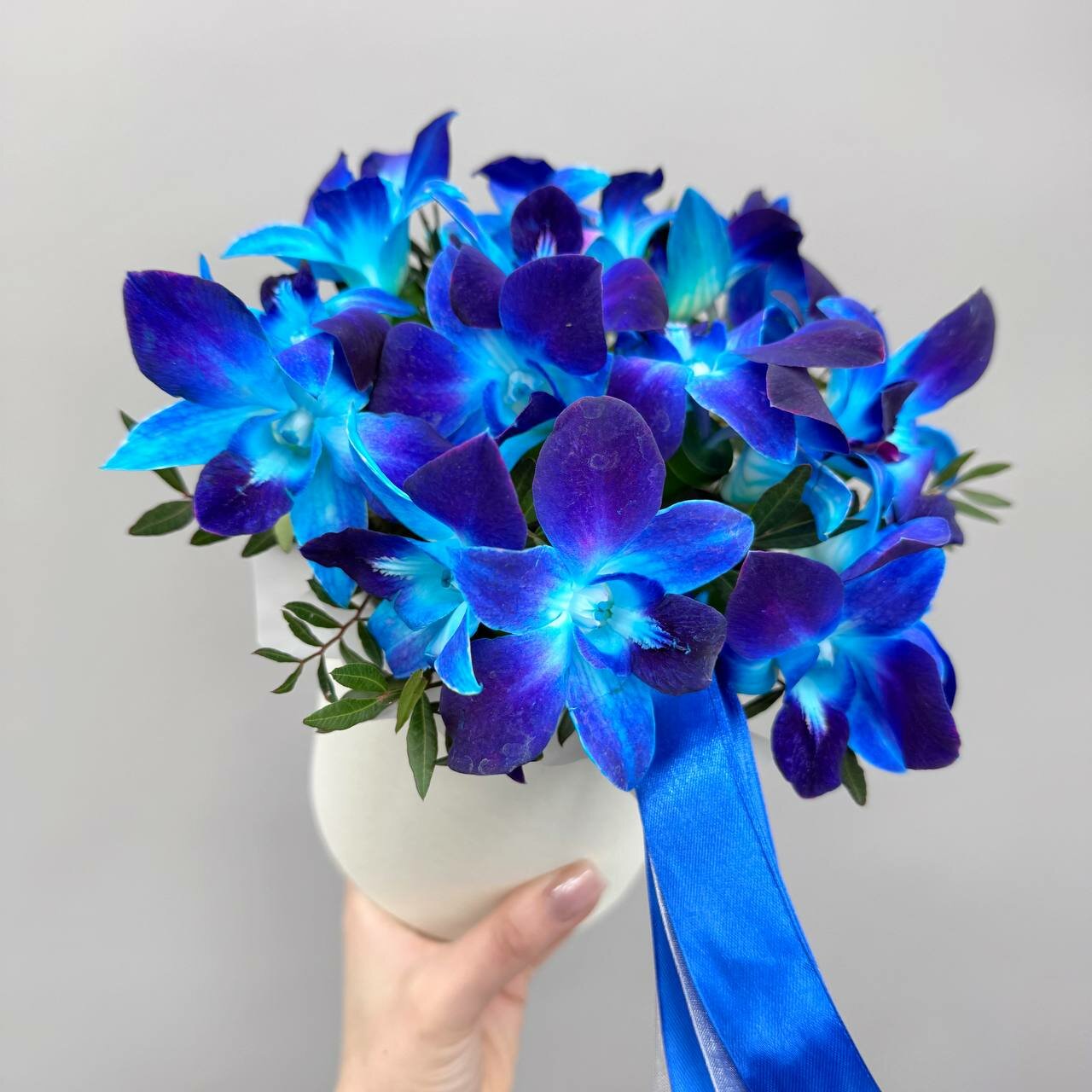 Букет Flowerstorg "Коробочка с орхидеями", в шляпной коробке, N1238