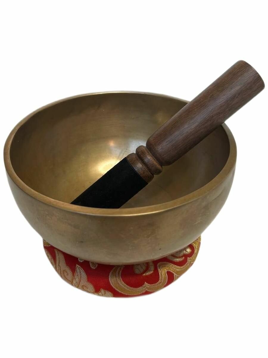 Тибетская поющая чаша (кованая): диаметр 17.51 см, нота До#, частота вибрации: 283 Гц, в комплекте со стиком и подушечкой