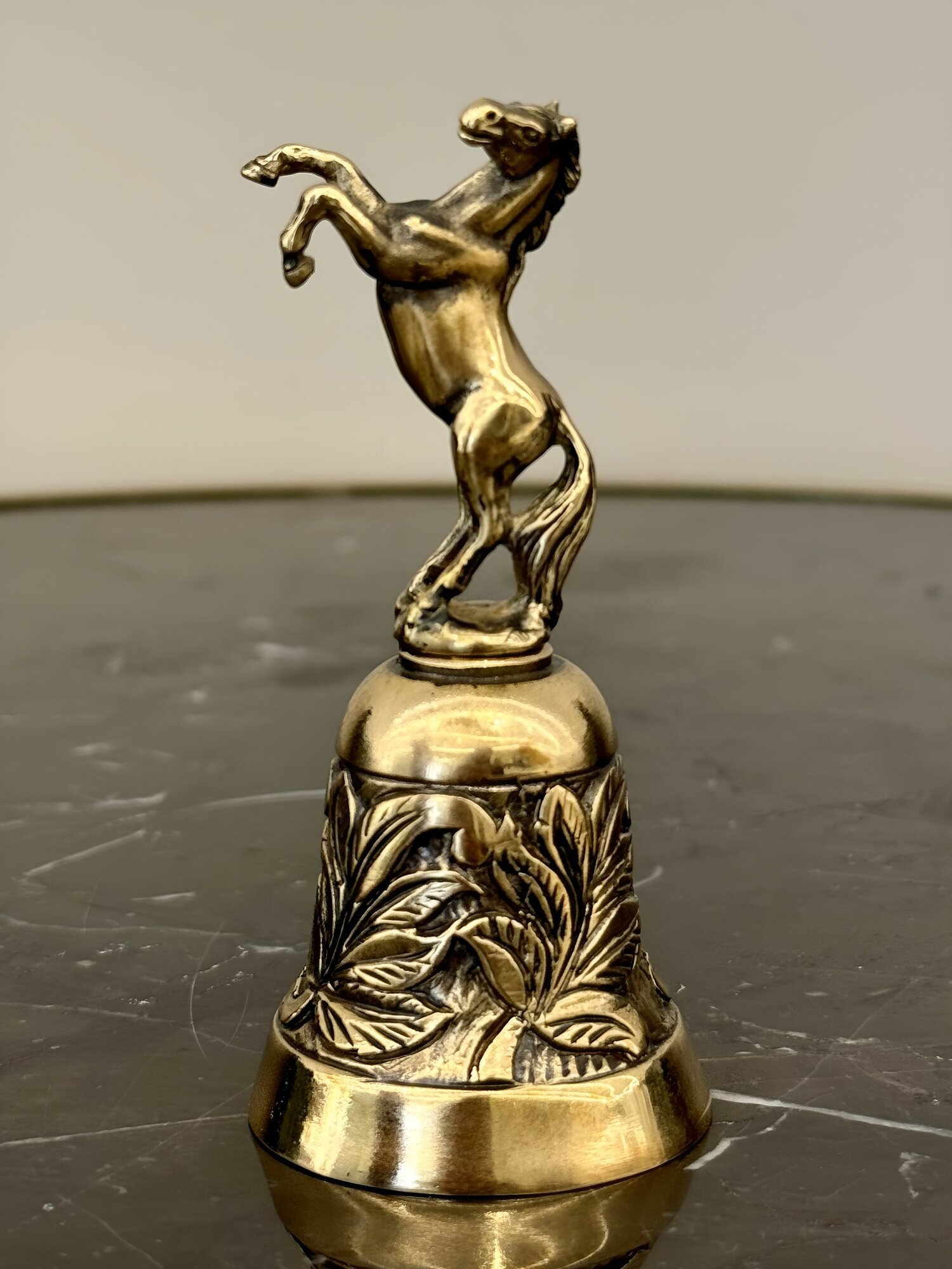 Статуэтка лошадь для интерьера, фигурка для декора, Колокольчик сувенирный подарочный, символ 2026 года