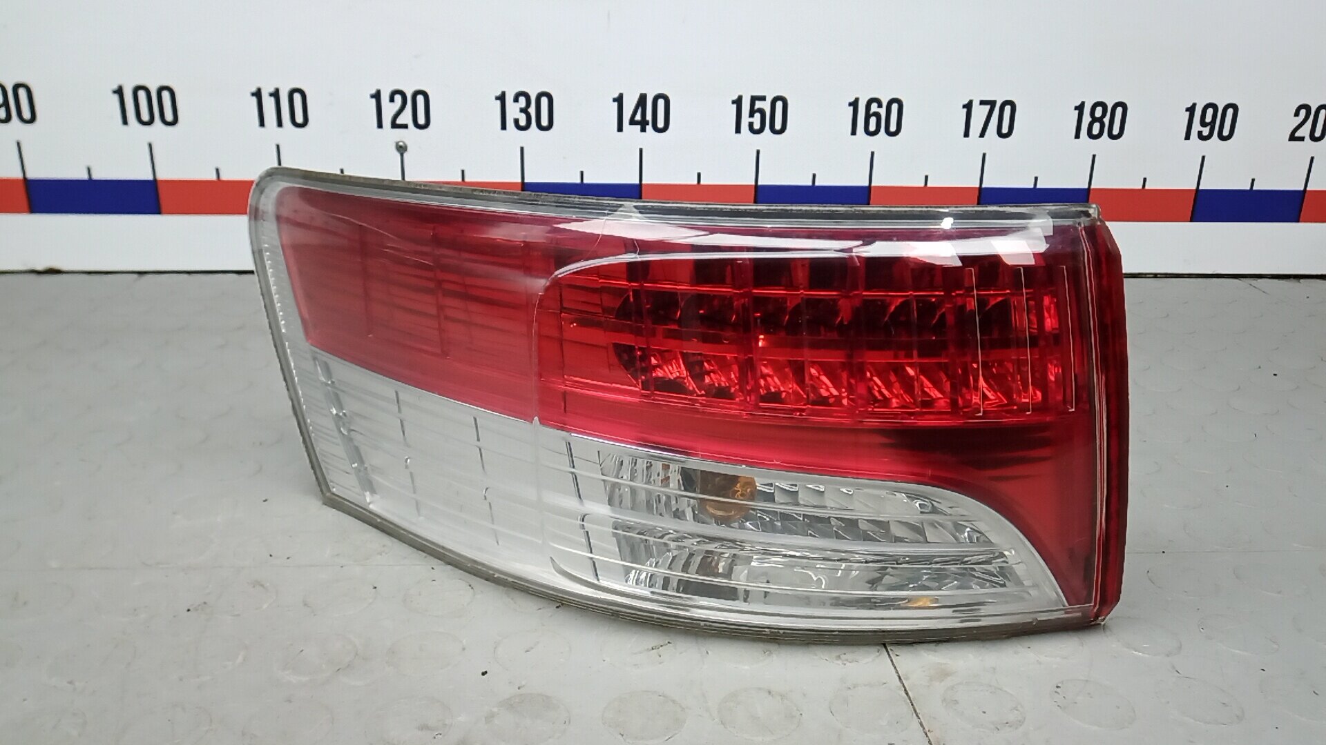 Фонарь задний левый TOYOTA AVENSIS T27