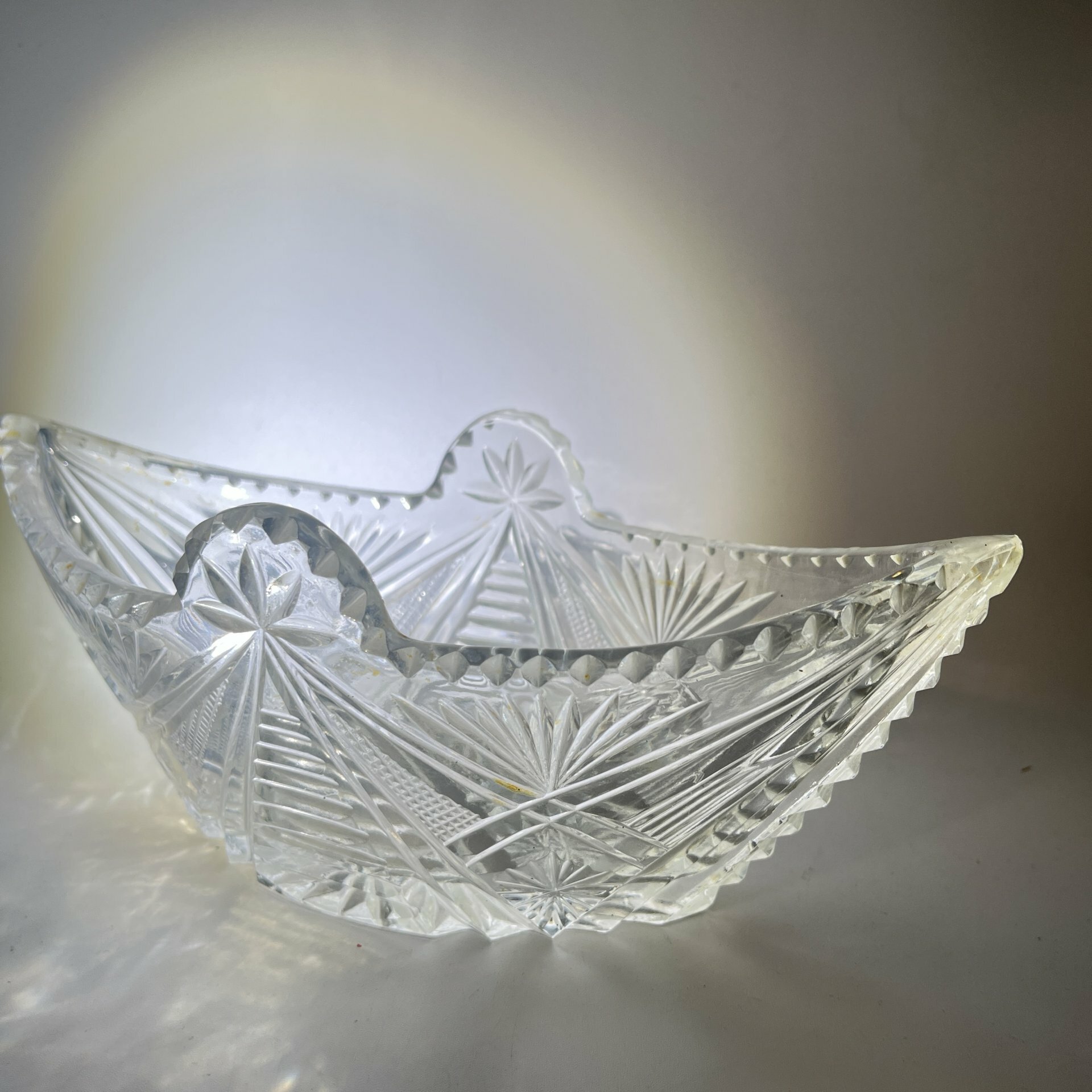 Салатник-ладья с резным геометрическим декором, хрусталь, алмазная грань, СССР