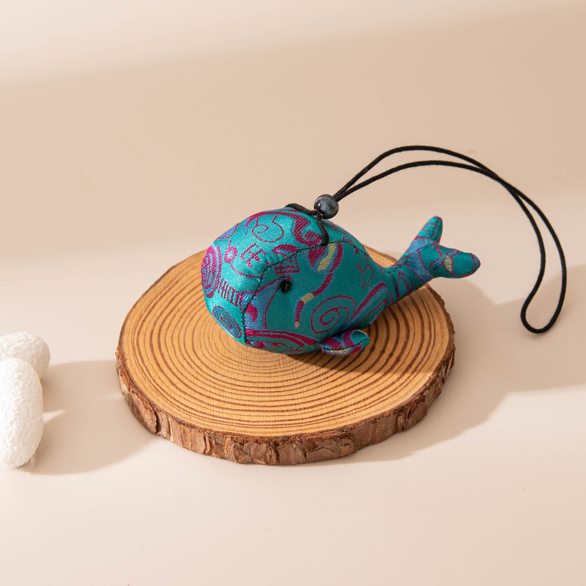 Шелковый кулон в виде кита ручной работы, небольшой аксессуар в традиционном китайском стиле, украшение для сумки, нишевый сувенир, декор для автомобиля.