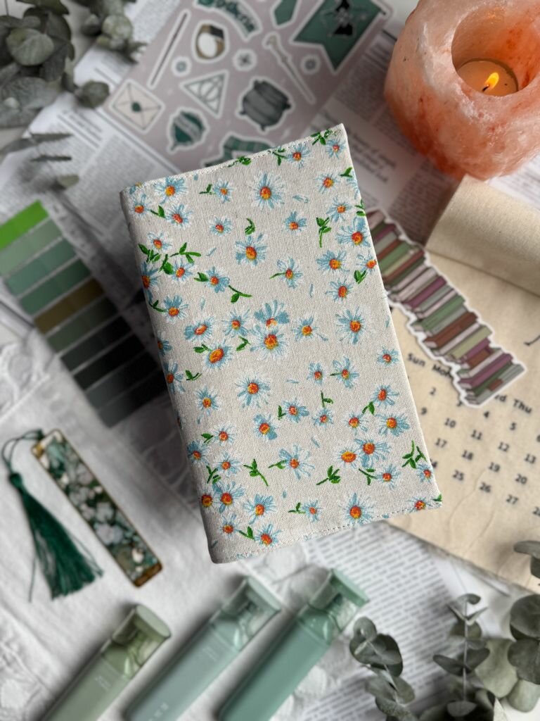 Тканевая обложка для маленьких книг.