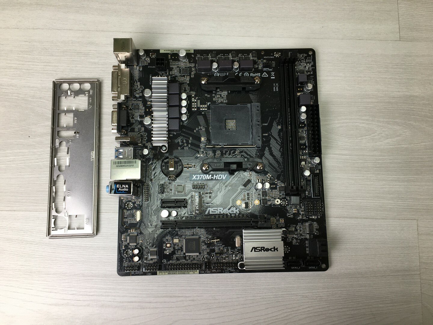Материнская плата S-AM4 AsRock X370M-HDV AMD X370/2xDDR4/PCI-E/VGA/DVI/HDMI/USB3.1/LAN/M.2/Sb/mATX