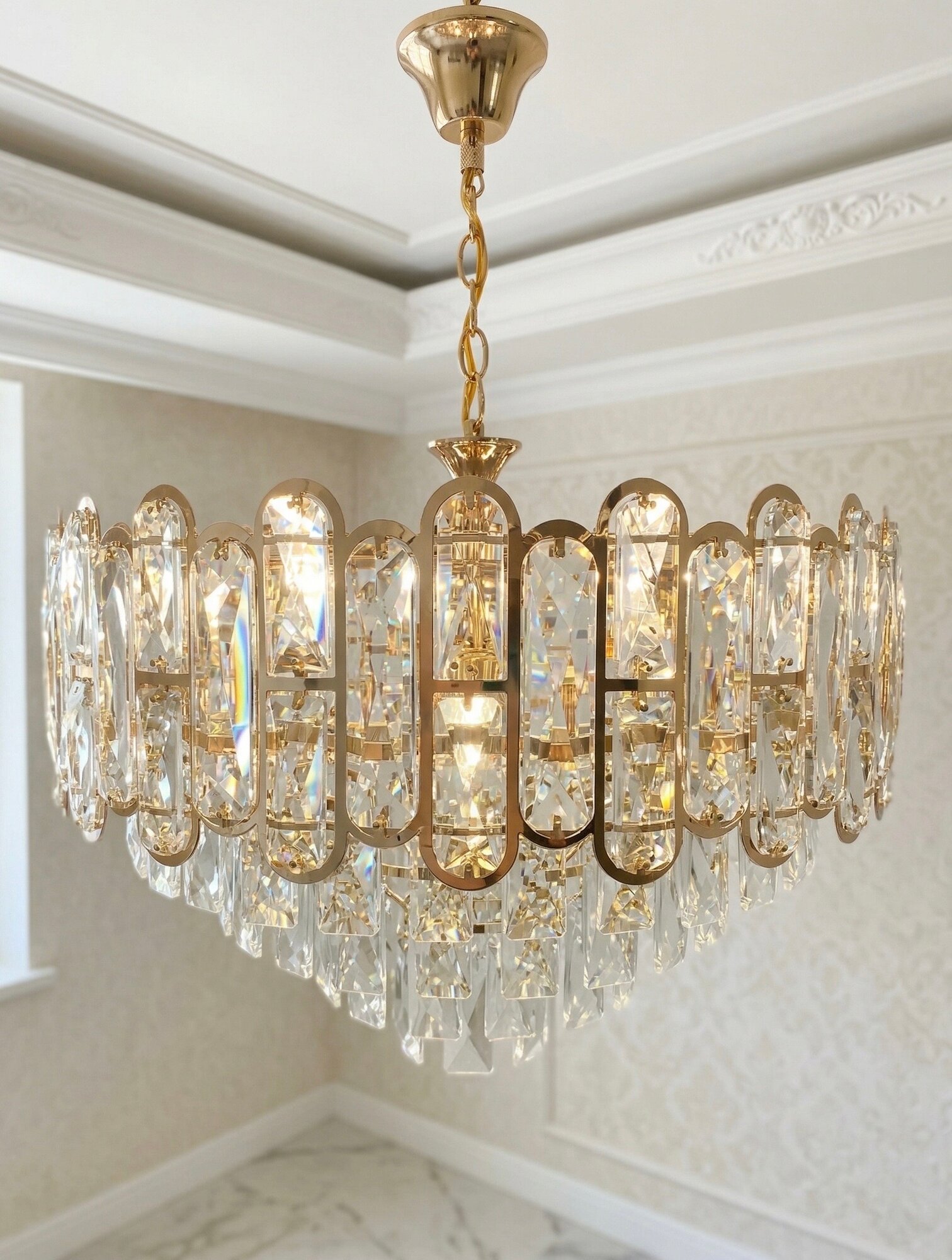 Люстра подвесная, золотая, хрустальная Свет Столицы, до 18-20 кв. м, люстра с сменными лампочками, цоколь E27