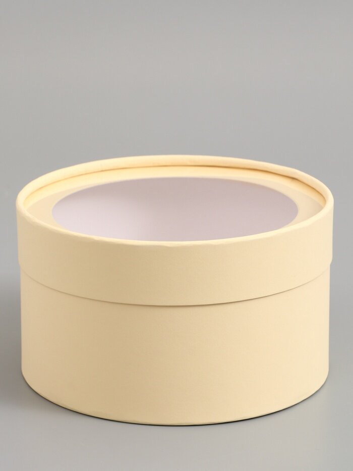 Подарочная коробка круглая, сливочный, завальцованная с окном, 18×10 см