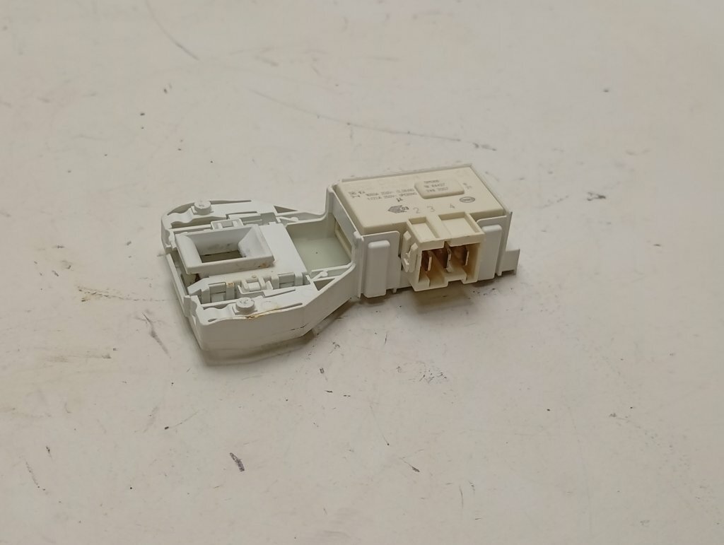 EWUC4105 кт43 Блокировка люка для стиральной машины Indesit С00297327 б/у