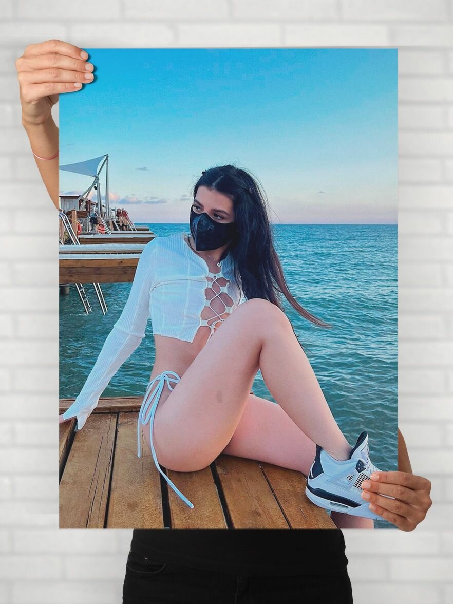 Плакат на стену для интерьера Амина Тендерлибае (Tenderlybae 28) - Постер по медиа и интернет звезде формата A2 (42x61 см)