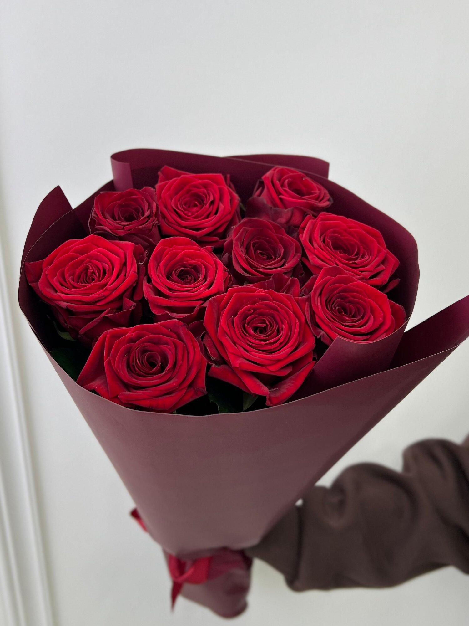 Эквадорские розы Red Naomi 10 шт – Гламелия Цветы купить букет роз с доставкой премиум