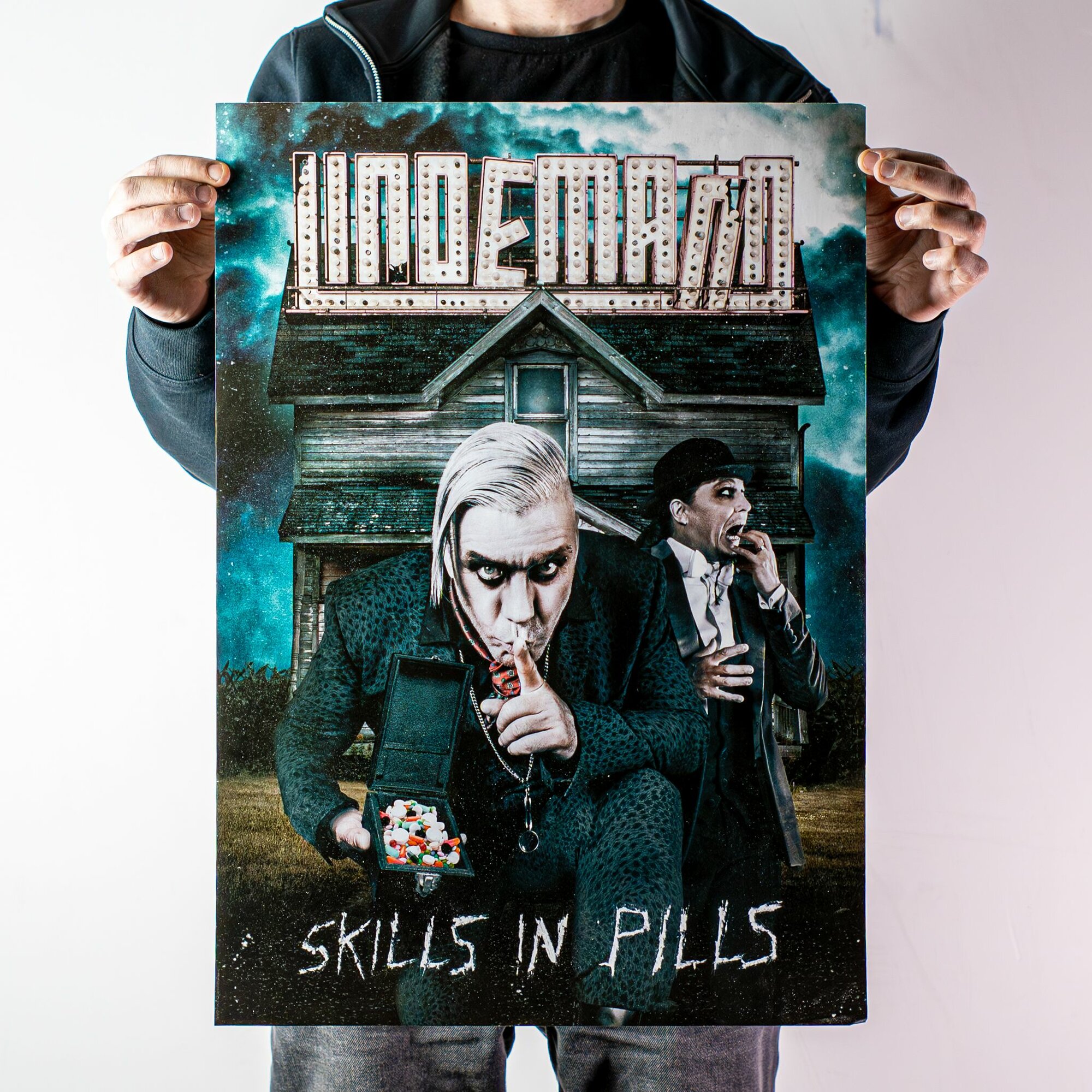 LINDEMANN. Постер 42 х 60 см. Мелованная бумага, офсетная печать. Плотность бумаги 130 г/м2 (как обложка компакт-диска). Поставляется в прочном картонном тубусе