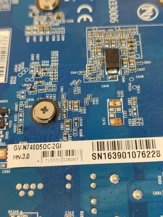 Видеокарта Gigabyte GeForce GT 740 OC 2GB PCI-E DDR-5 GV-N740D5OC-2GI D-Sub+2хDVI-D+HDMI