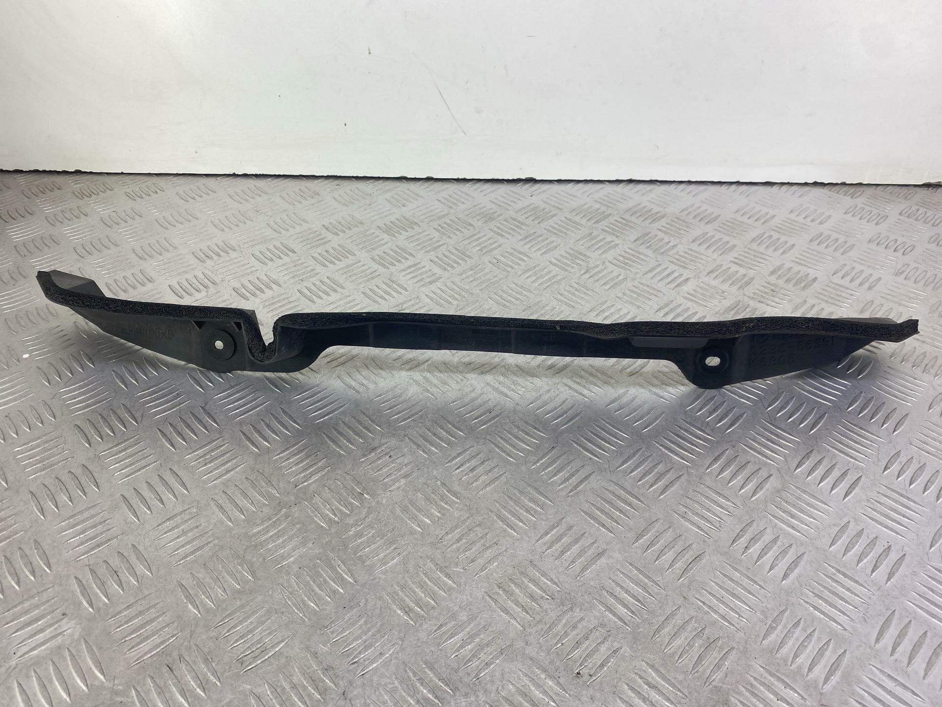 Пыльник крыла переднего правого Mazda 5 рест. CR (2007 - 2010) C23556391