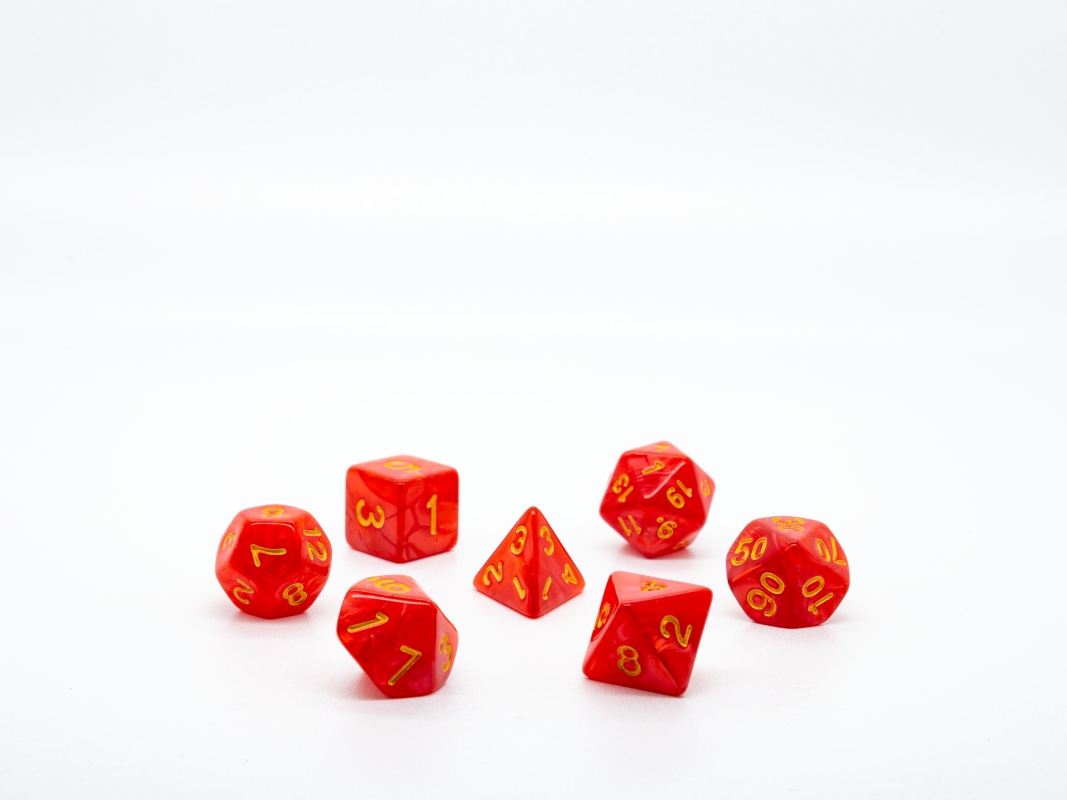 Набор кубиков для D&D (Dungeons and Dragons, ДнД, Pathfinder): Красный мрамор с золотыми цифрами