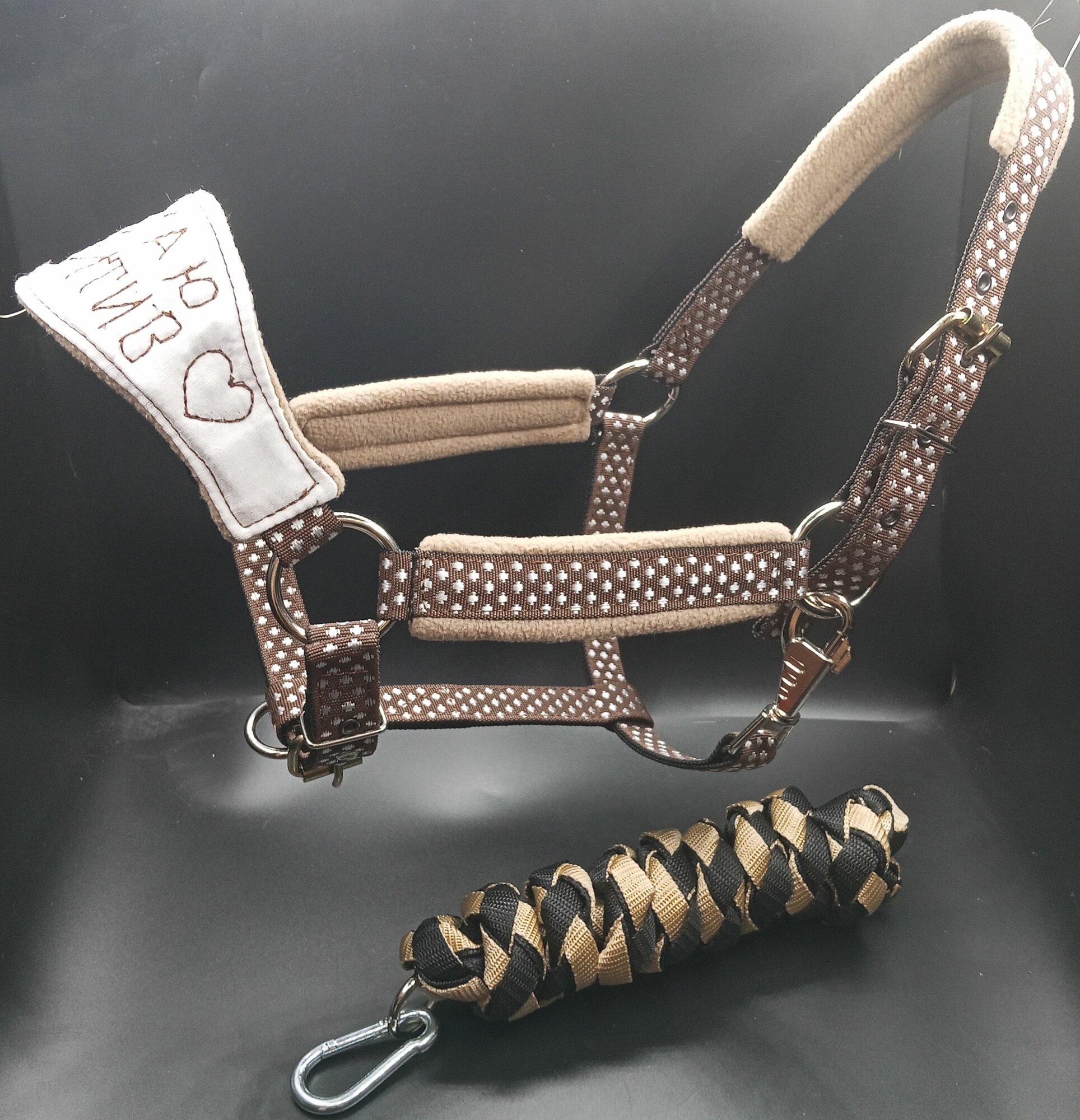 Недоуздок на флисе с фразой( Излучаю позитив) X-Full+ чомбур 2м